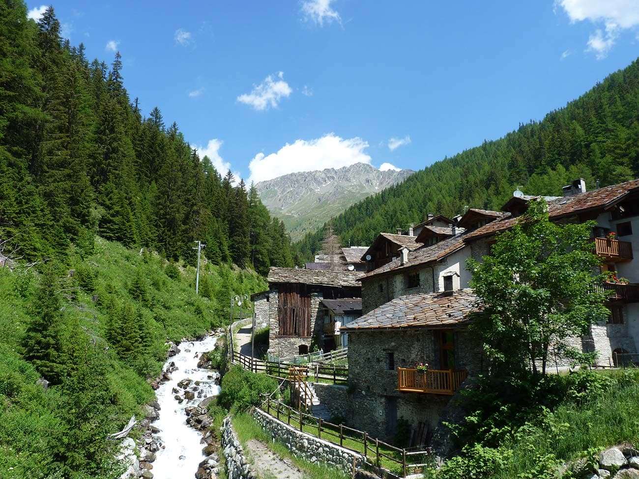 Randonn e En Itin rance Dans La Vall e D Aoste Sur La Via Francigena