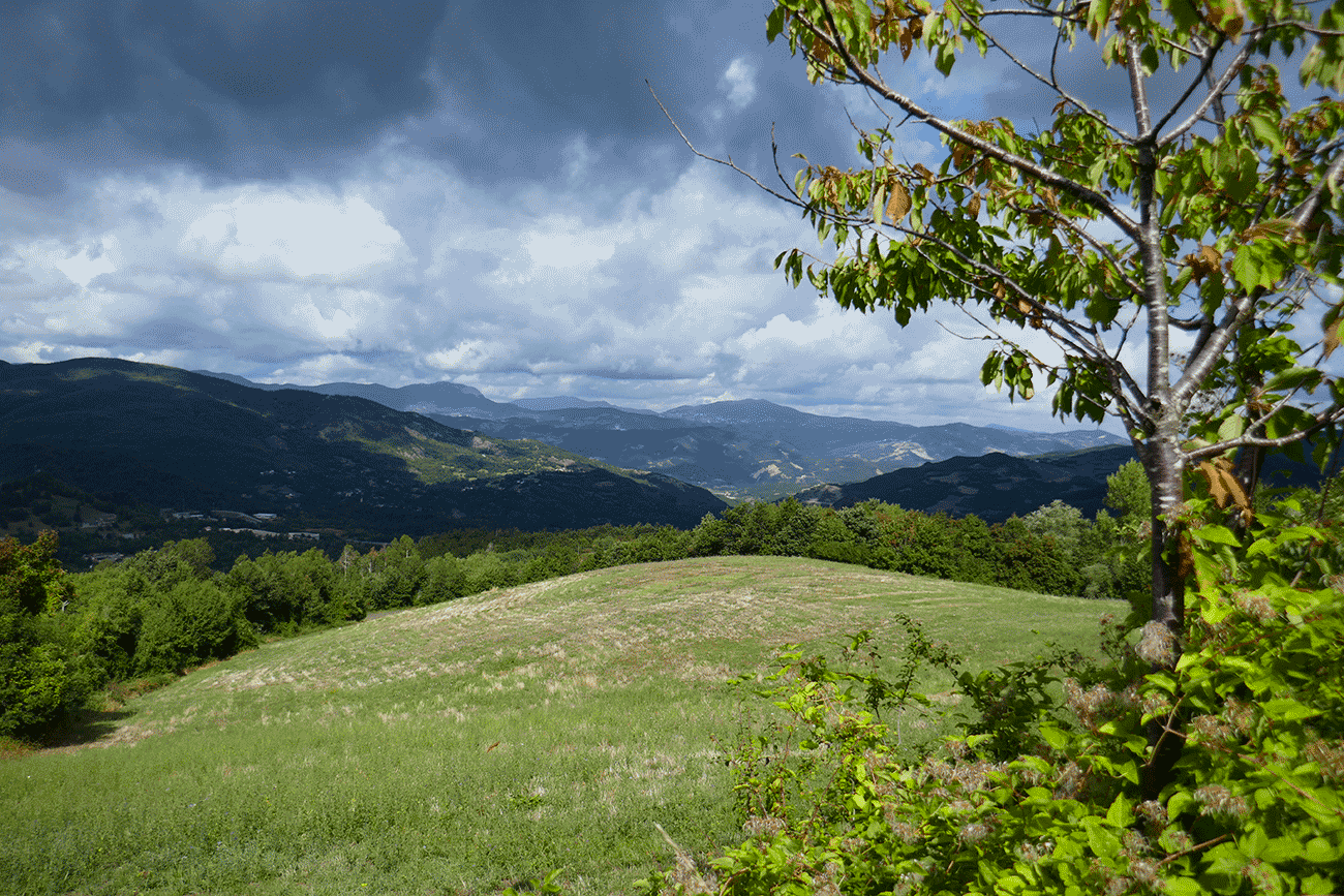 Via Francigena dans les Apennins : montagne, villages et arts