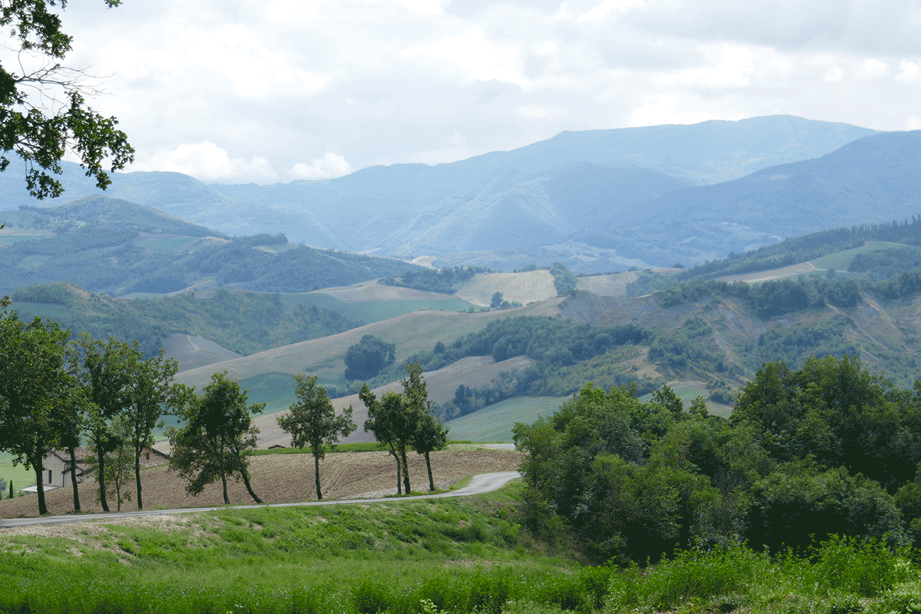 Via Francigena dans les Apennins : montagne, villages et arts