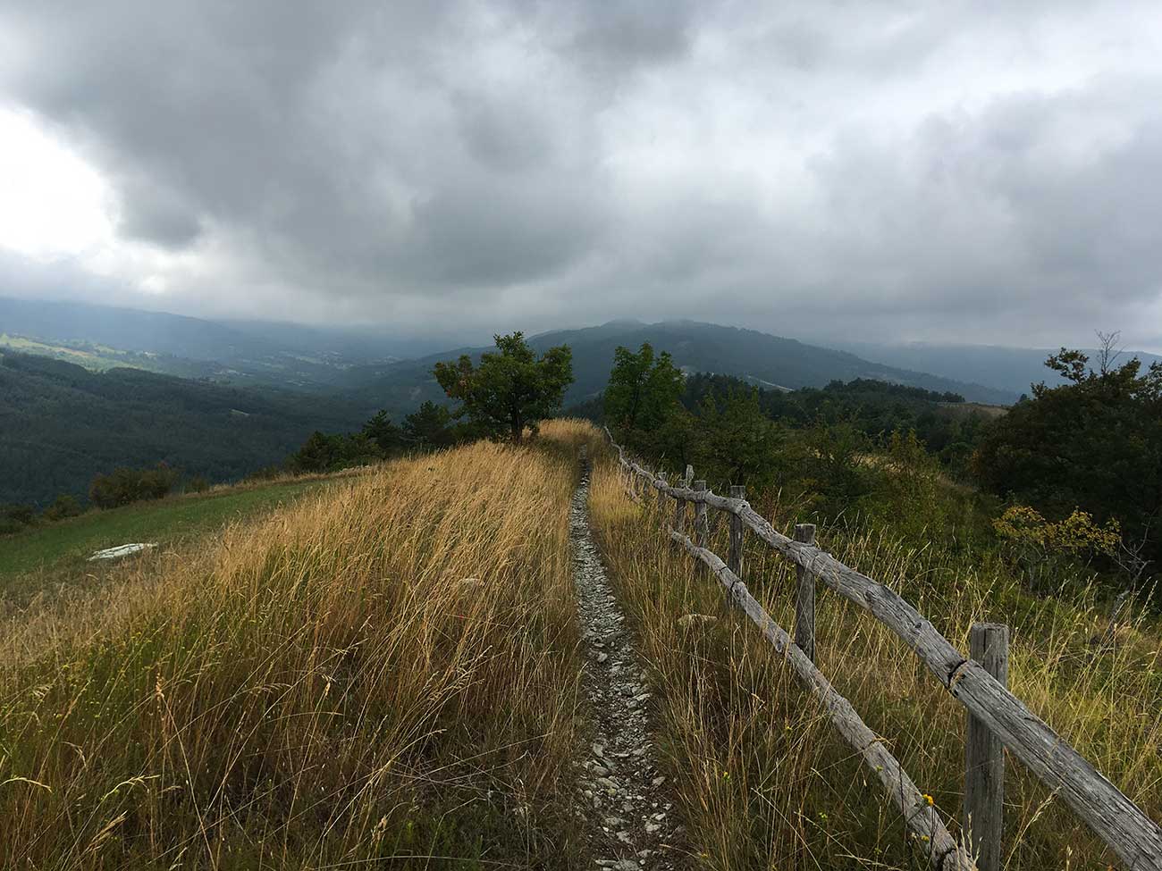Via Francigena dans les Apennins : montagne, villages et arts